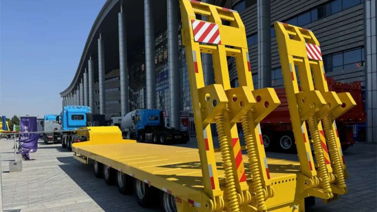 Low Bed Truck Trailer | Rhinotrail