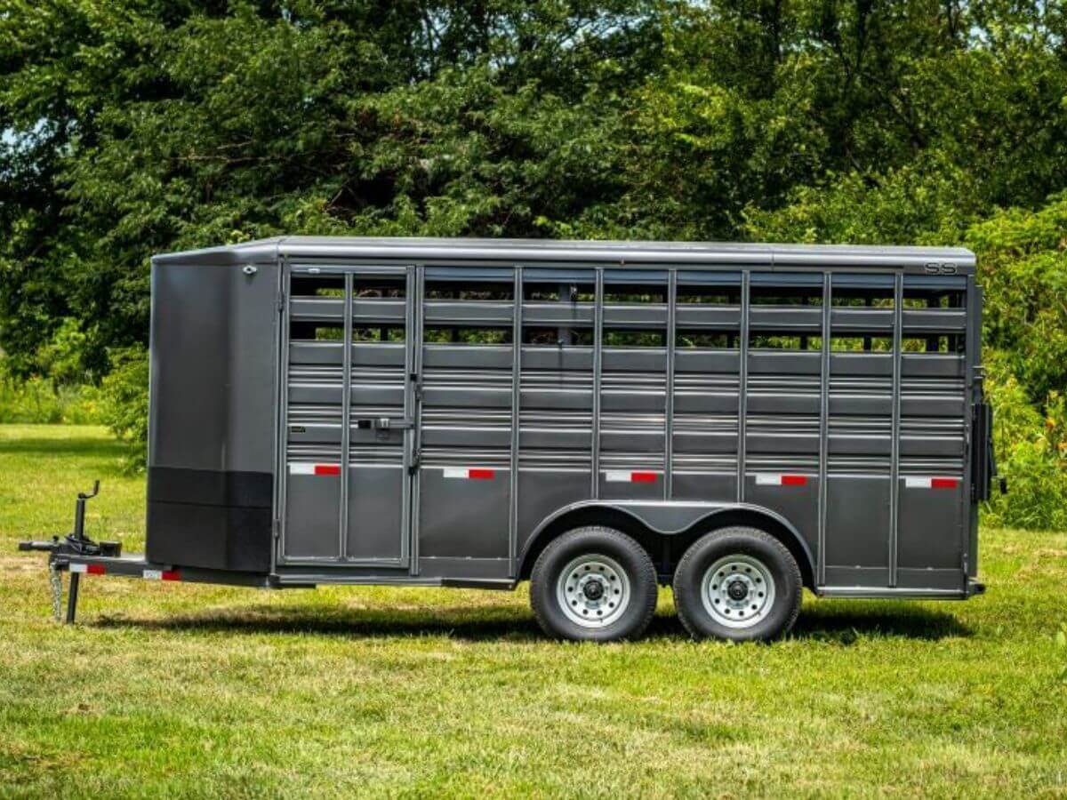 Tractor Vs. Semi Trailer: Understanding The Differences | Rhinotrail