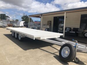 Top 6 Benefits Of A Tri Axle Trailer | Rhinotrail