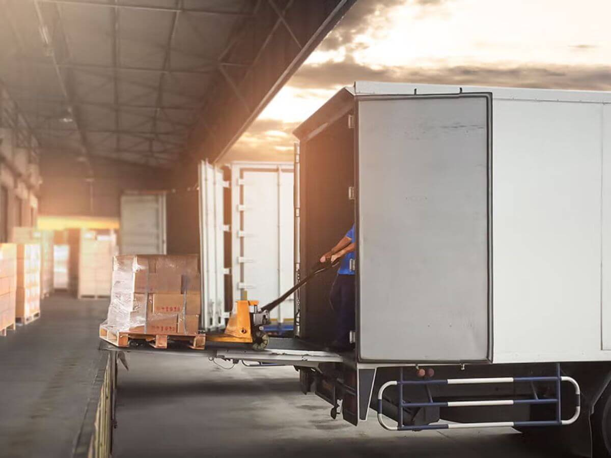 Trailer Or Container? Know The Key Differences | Rhinotrail