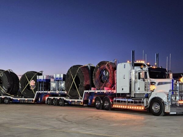 Trailer Or Container? Know The Key Differences | Rhinotrail