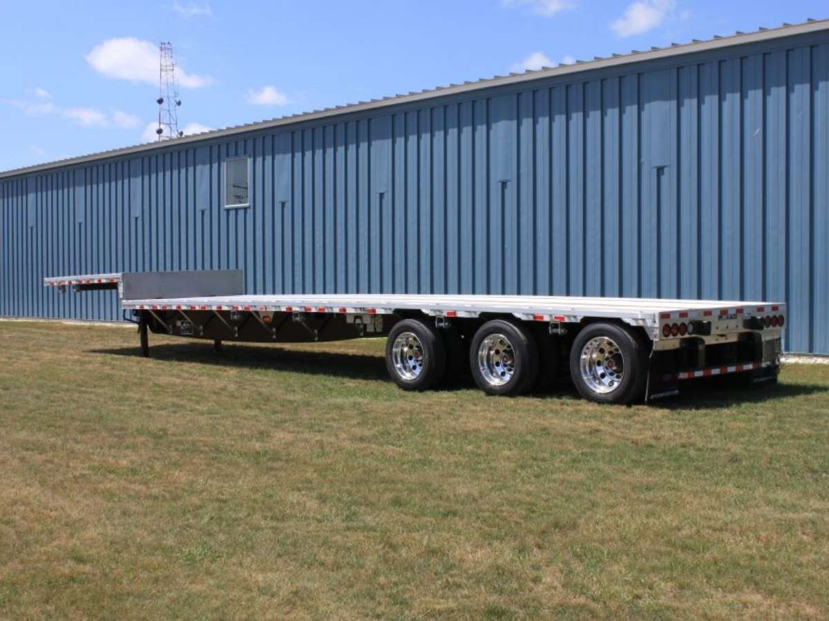8 Different Types Of Flatbed Trailers | Rhinotrail
