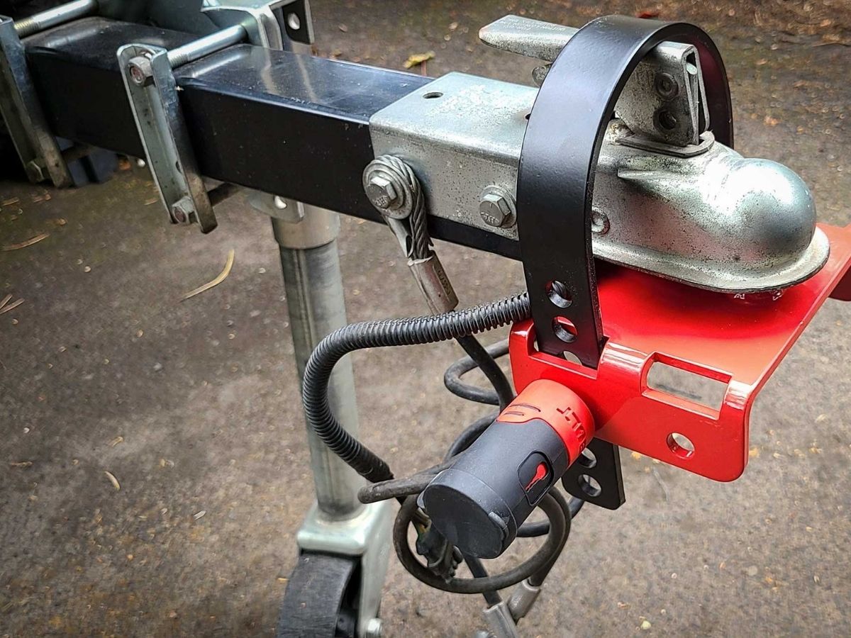 How To Hook Up A Trailer To A Truck? | Rhinotrail