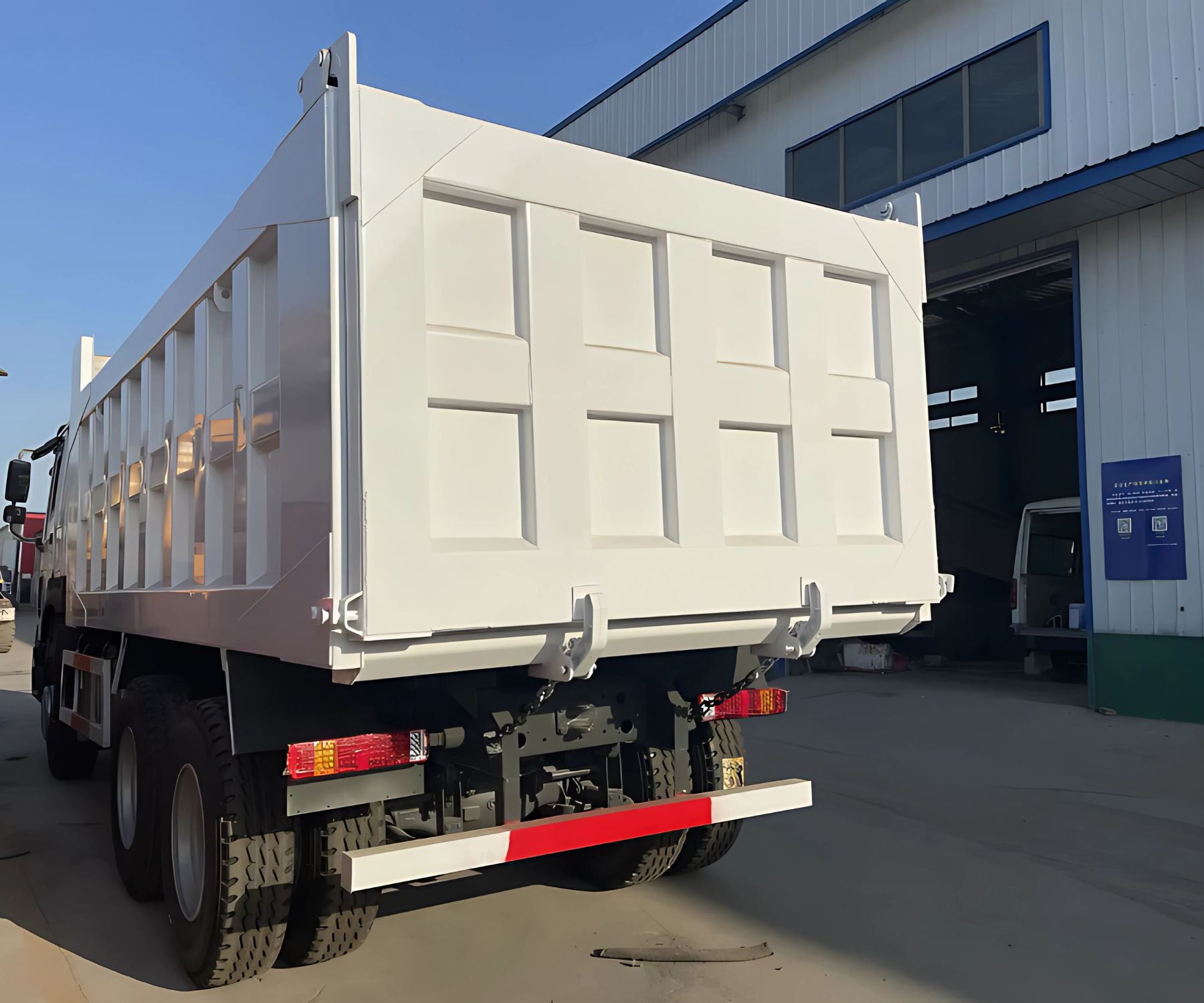 SINOTRUK HOWO 371 HP 6*4 Wheel Drive Truck Tractor | Rhinotrail