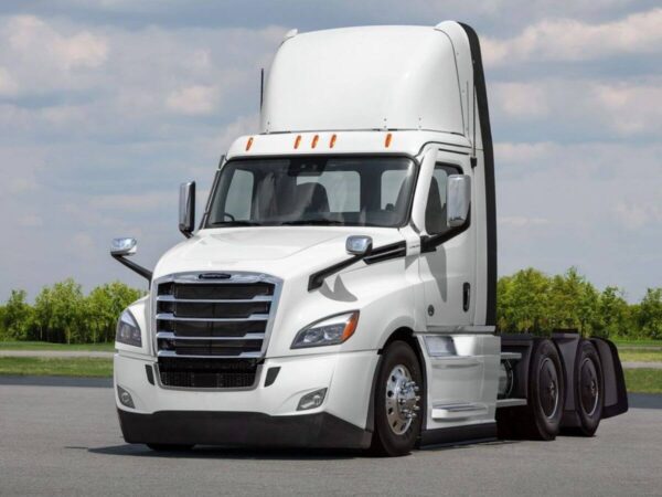 Tractor Vs. Semi Trailer: Understanding The Differences | Rhinotrail