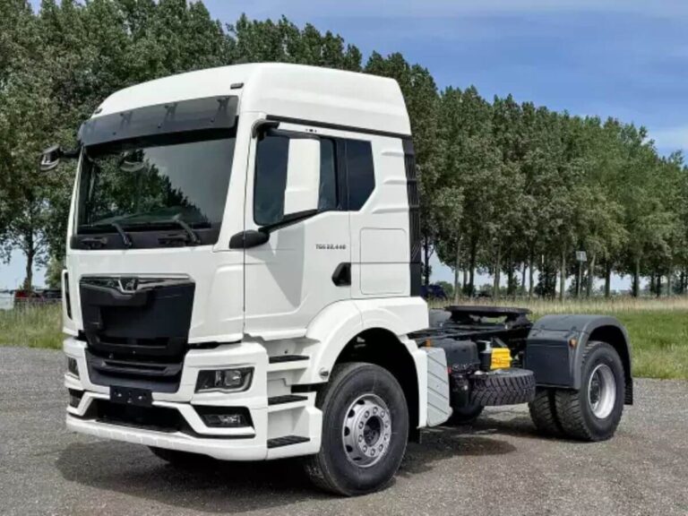 Tractor Vs. Semi Trailer: Understanding The Differences | Rhinotrail