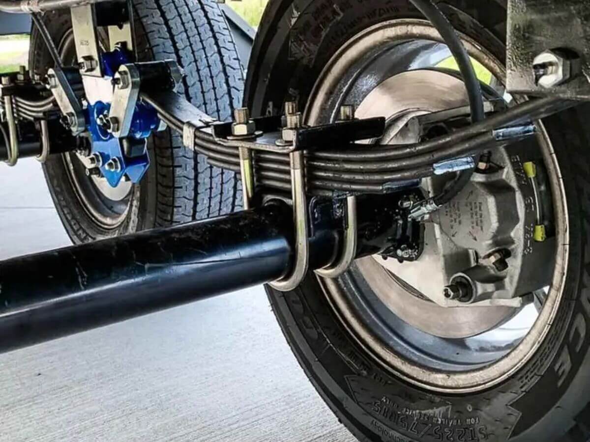 Tri Axle Or Tandem? Dump Truck Comparison Guide | Rhinotrail