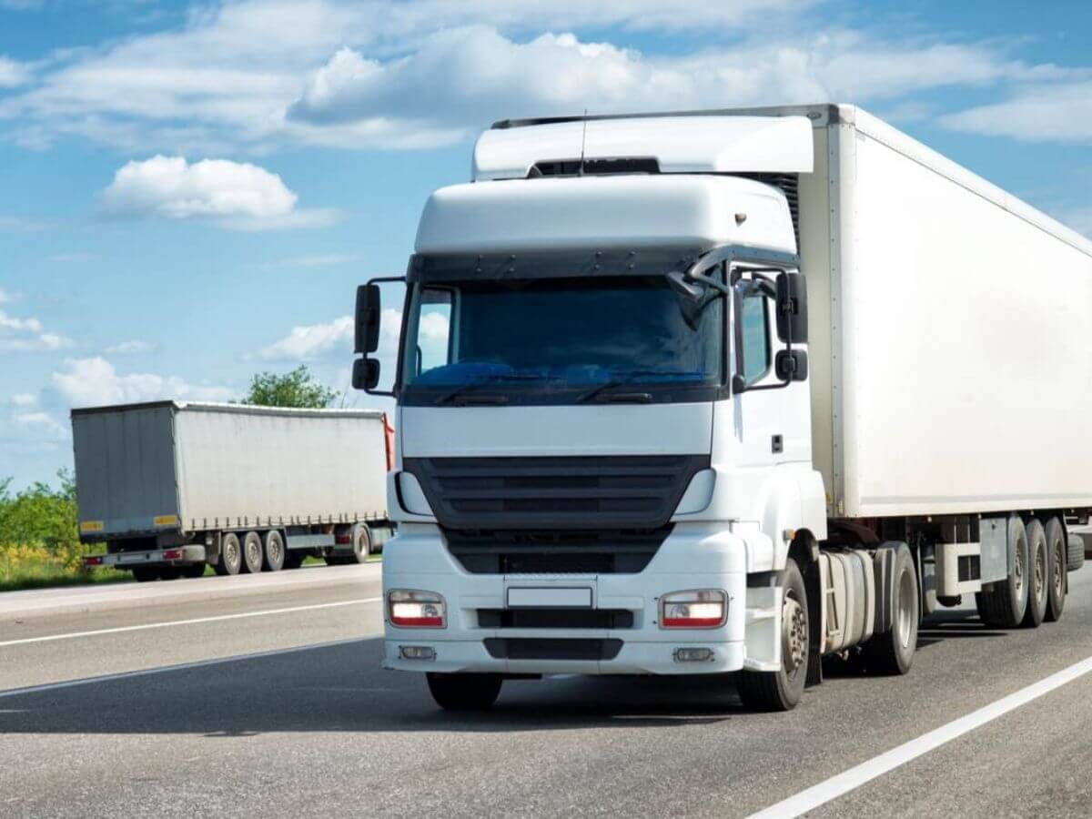 Truck Or Trailer? Your Ultimate Comparison Guide | Rhinotrail