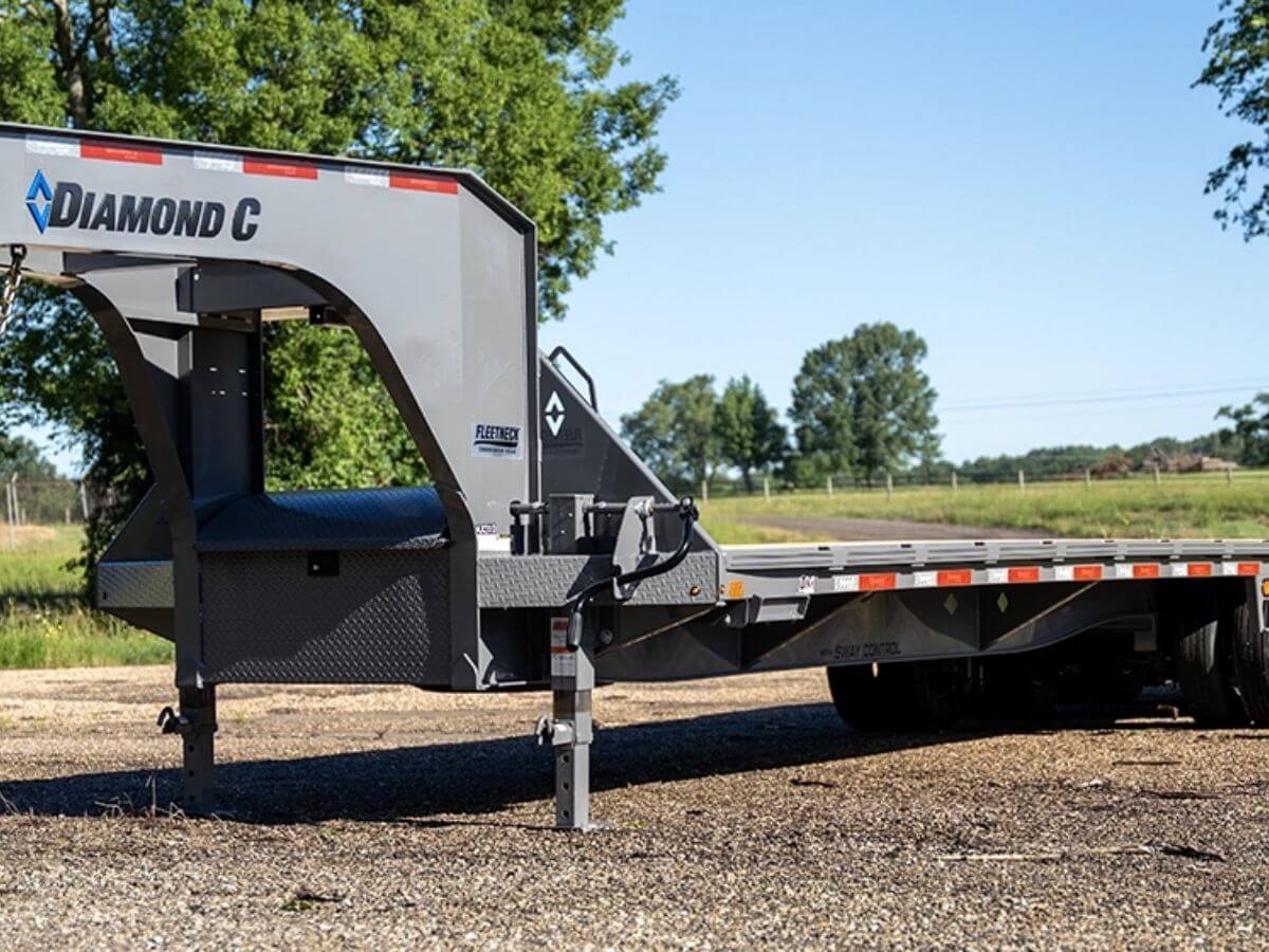 8 Different Types Of Equipment Trailers | Rhinotrail