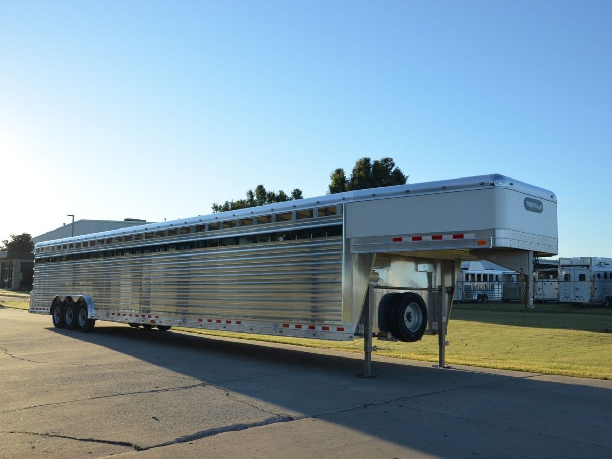 7 Different Types Of Livestock Trailers | Rhinotrail