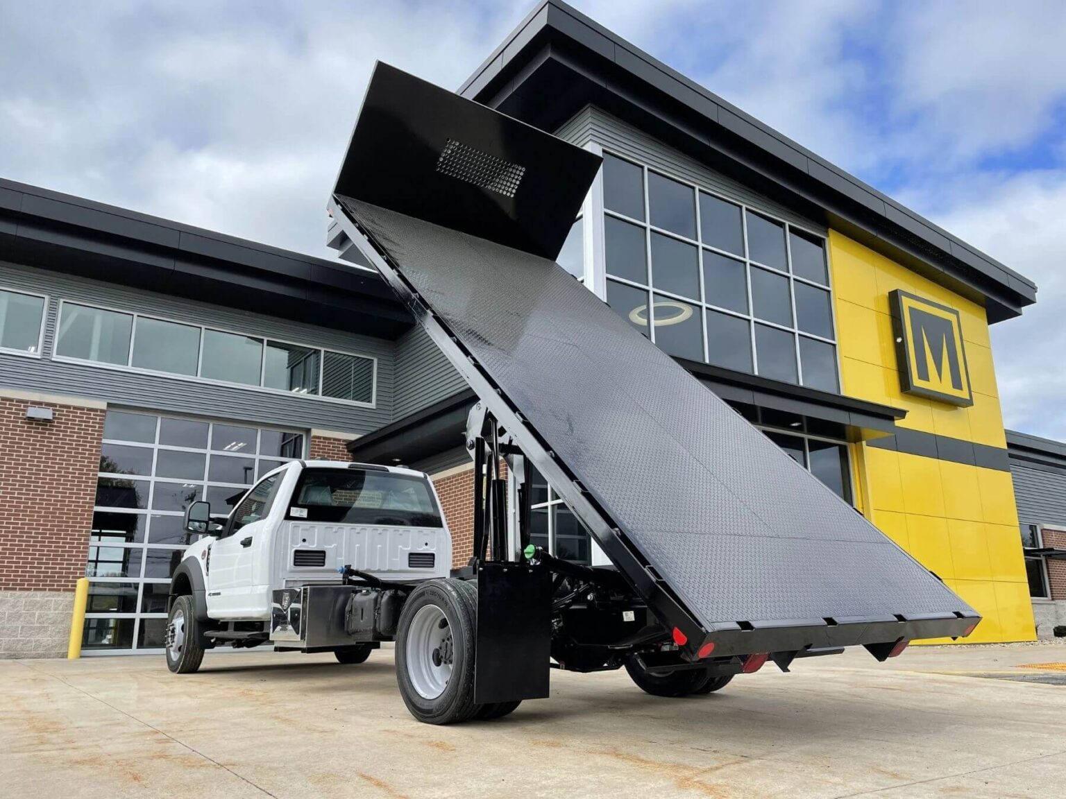 What Is A Platform Truck? | Rhinotrail