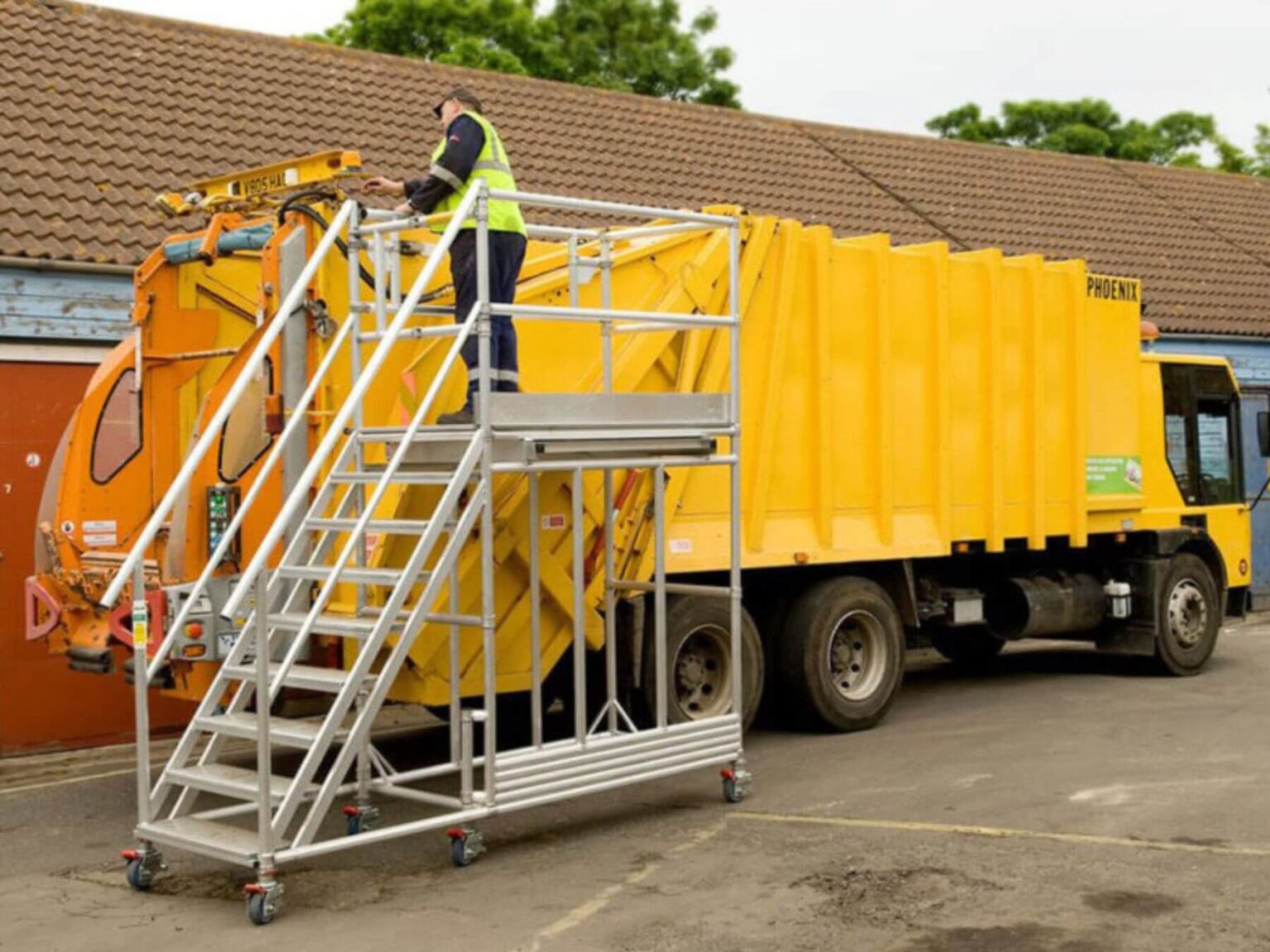 What Is A Platform Truck? | Rhinotrail